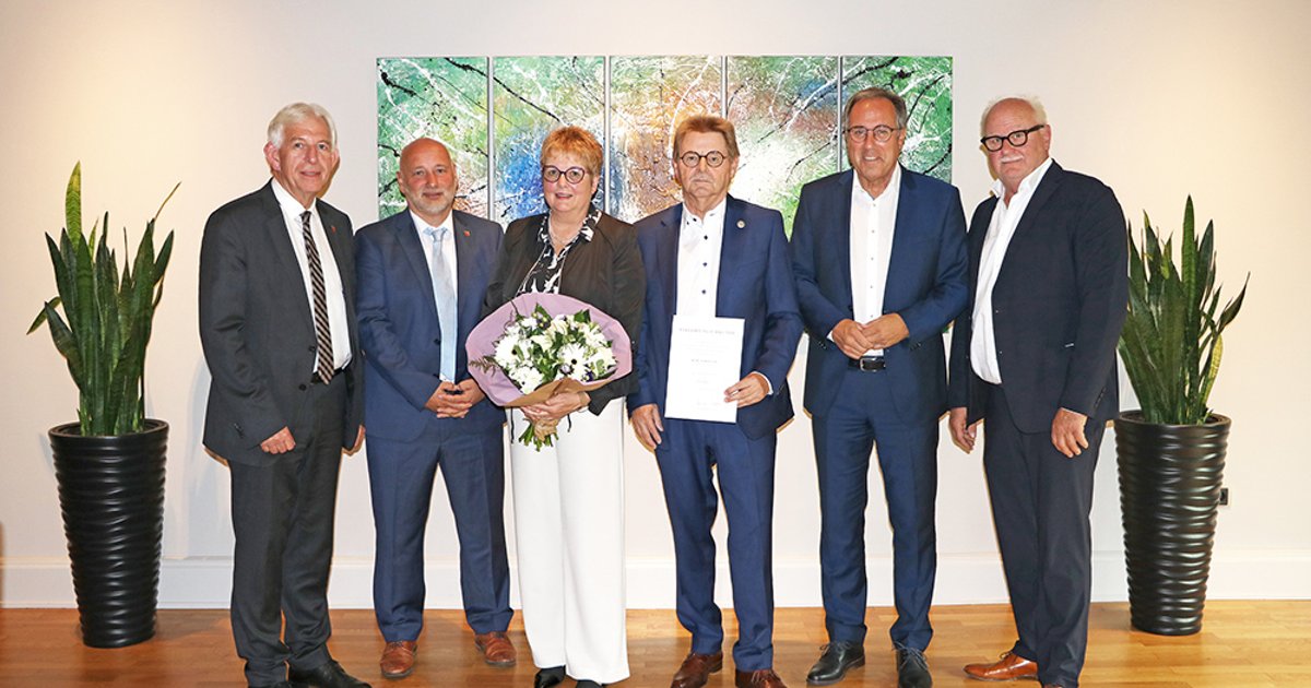 Ehrennadel des Landes Rheinland-Pfalz für Robert Wies aus Bernkastel ...